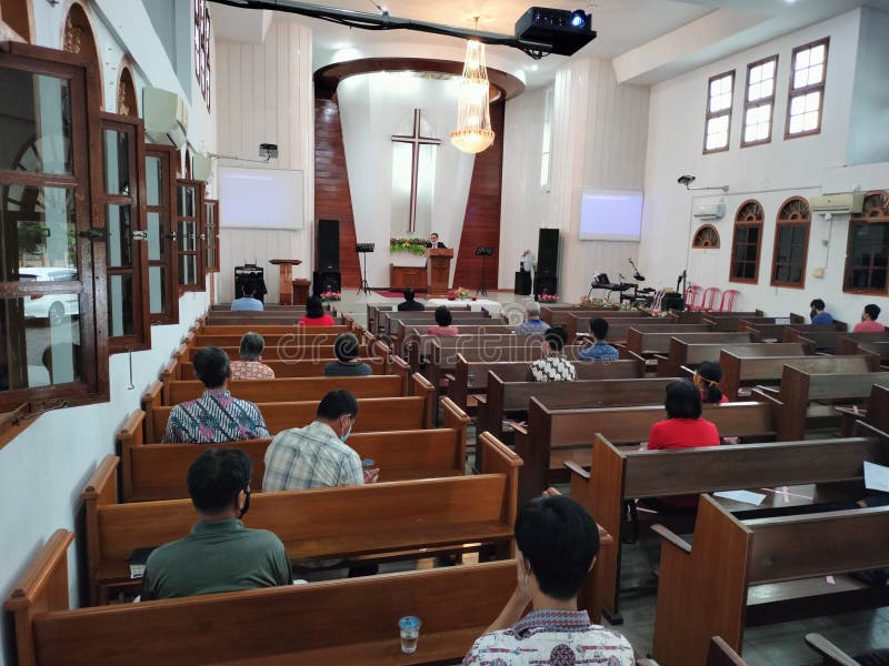 Prayer in chruch editorial photo. Image of room, auditorium - 218582391