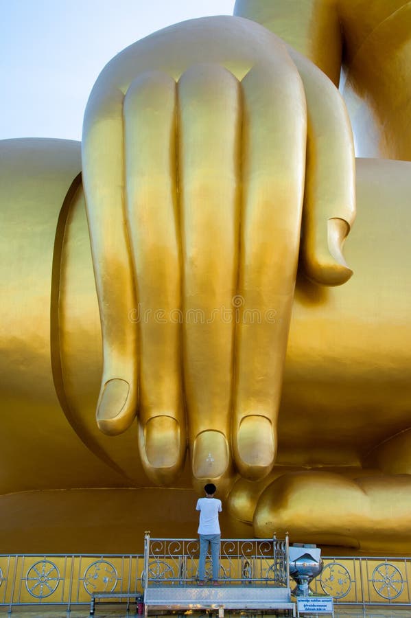 Prayer at the Hand of Buddha Editorial Photo - Image of pray, thailand ...