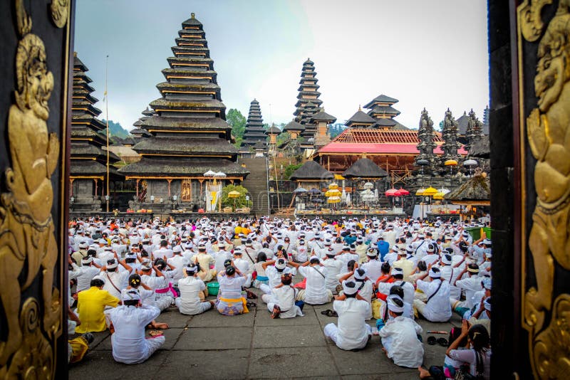 Prayer in Bali editorial image. Image of devotee, sukawati - 44044195