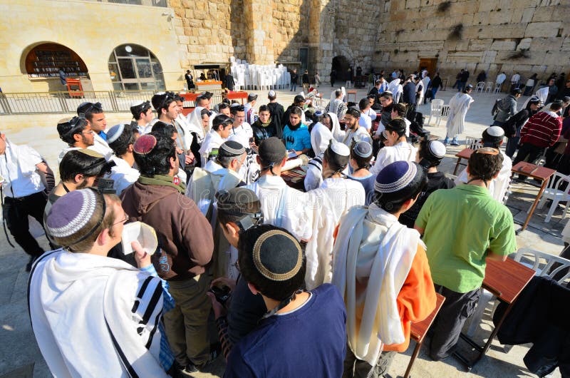 Praying Jews editorial stock photo. Image of crowd, israeli - 23601498