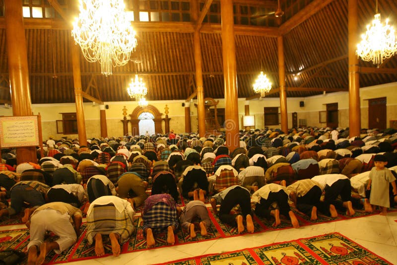 Praying in the mosque editorial image. Image of city - 41996400