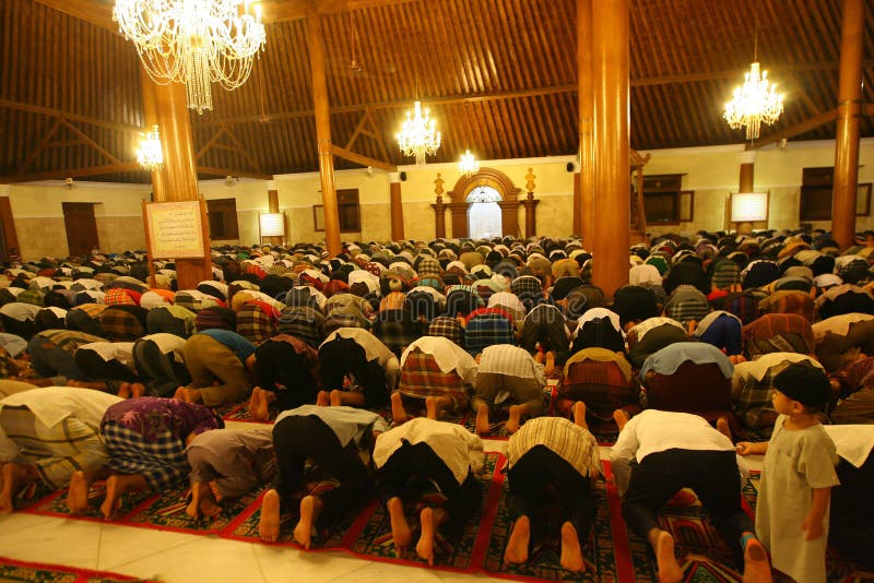 Praying in the mosque editorial image. Image of city - 41996400