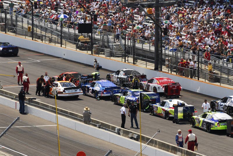 Start of a NASCAR Race editorial photo. Image of professional - 9510056