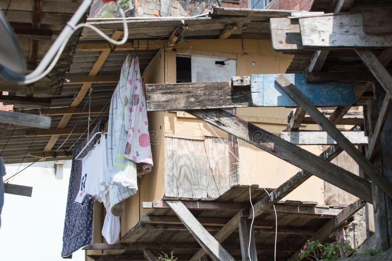 Precário foto de stock editorial. Imagem de edições, comunidade - 27404758