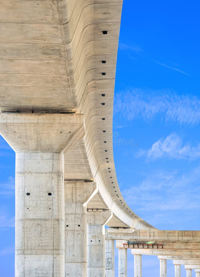 Precast Concrete Pillar of Curve Elevated Expressway Structure Over ...