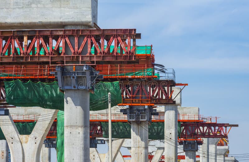 Precast Segmental Assembly Box Girder Formwork on Flyover Foundation ...
