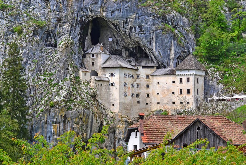 Predjama Castel, Slovenia fotografia stock. Immagine di slovenia ...