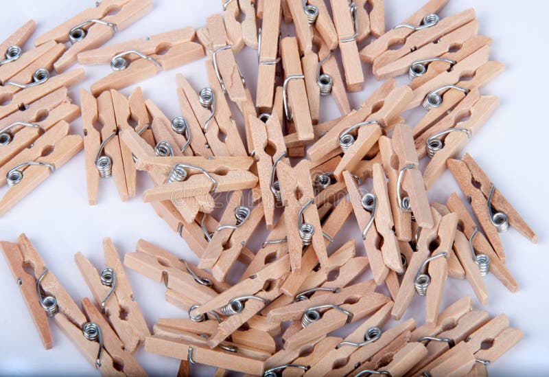 Pregador De Roupa De Madeira No Fundo Branco Imagem de Stock - Imagem ...