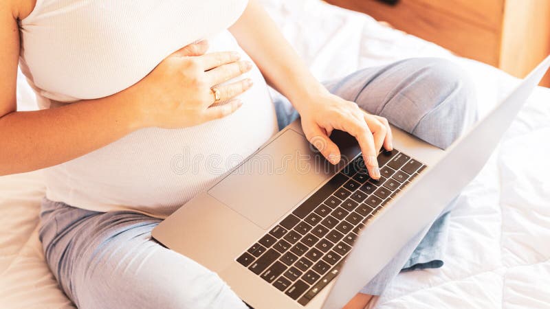 Pregnancy App Laptop. Mobile Pregnancy Online Maternity Notebook ...