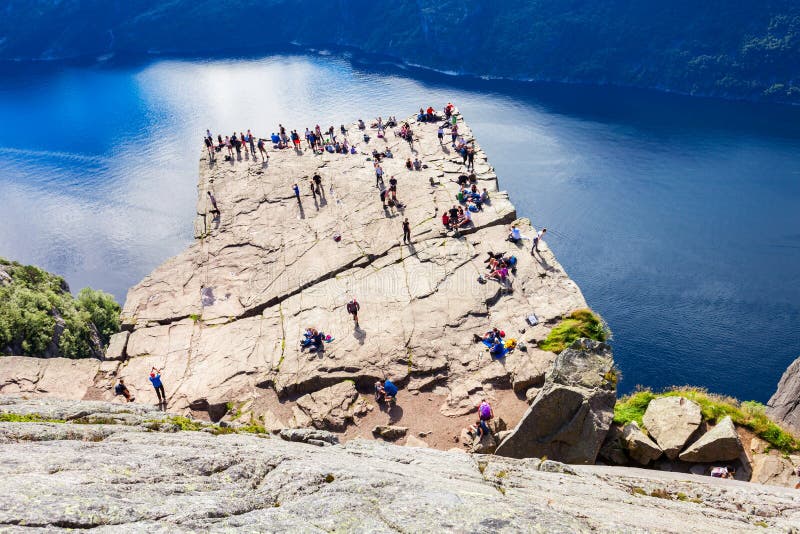 Preikestolen O Roca Del Púlpito Foto de archivo editorial - Imagen de ...
