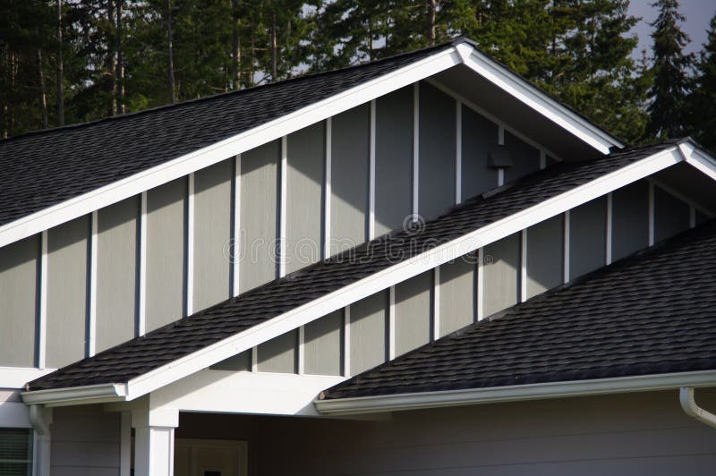 Premiers Avant-toits De Toit Image stock - Image du résidentiel, abri ...