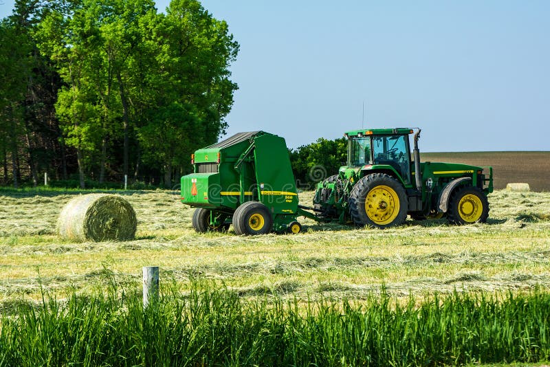 Almacenamiento Del Ensilaje Foto de archivo - Imagen de granja, verde ...