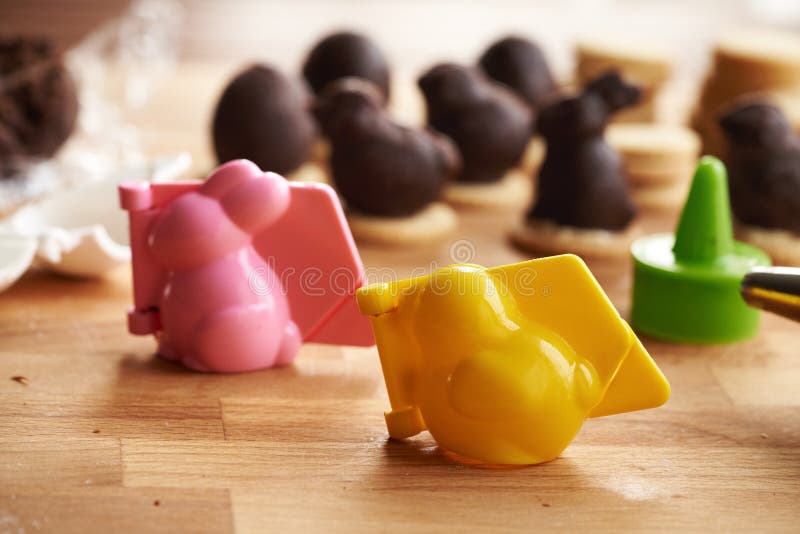 Preparation Chicken Rabbit Shaped No Bake Easter Cookie Filled Cream ...