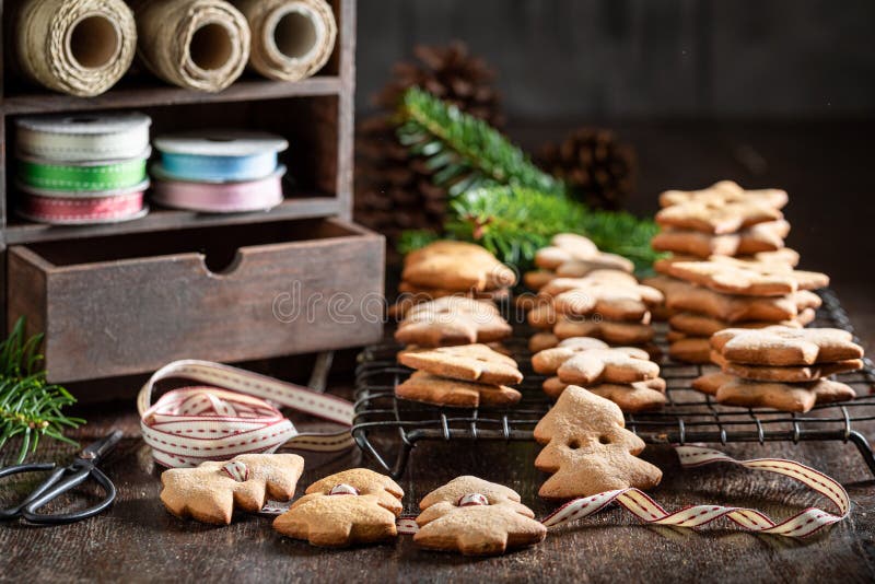 Preparation Gingerbread Cookie Chain As Decoration for Christmas Stock ...
