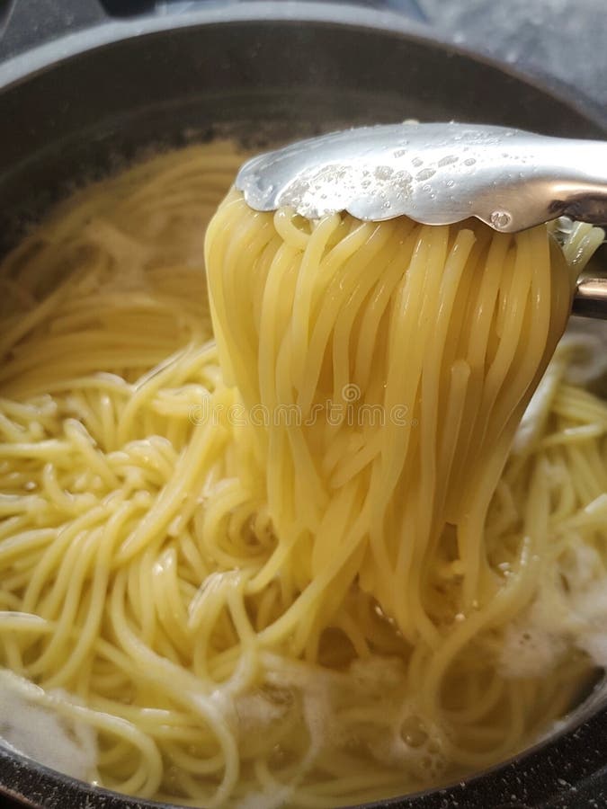 Preparation of Spaghetti, Boiling Water Stock Photo - Image of cooking ...