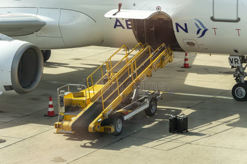 Preparing the Aircraft before Flight, Loading and Unloading Baggage ...