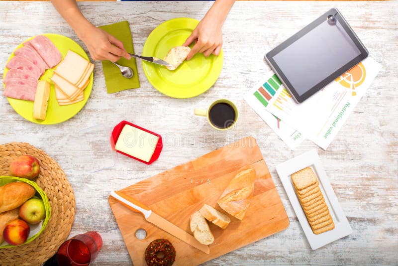 Preparing Breakfast while Getting Online Information about Nutrition ...