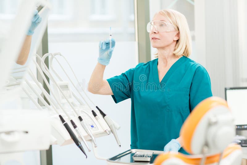 Preparing for injection stock image. Image of injection - 114425355