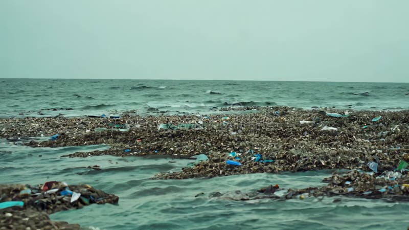 The Presence of Plastic Waste in the Ocean is a Serious Environmental ...