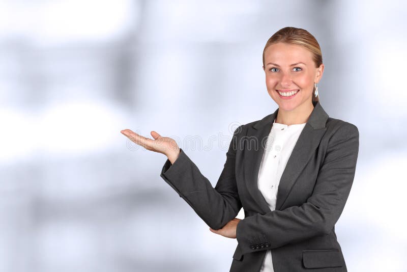 Presentación Sonriente De La Mujer De Negocios Presentaciones Foto de ...