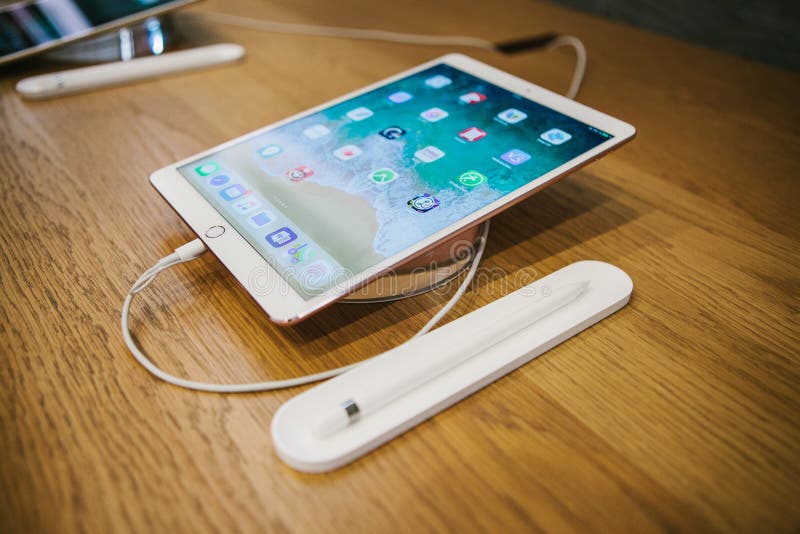 Berlin, October 2, 2017: Presentation of the New Advanced Tablet Ipad ...