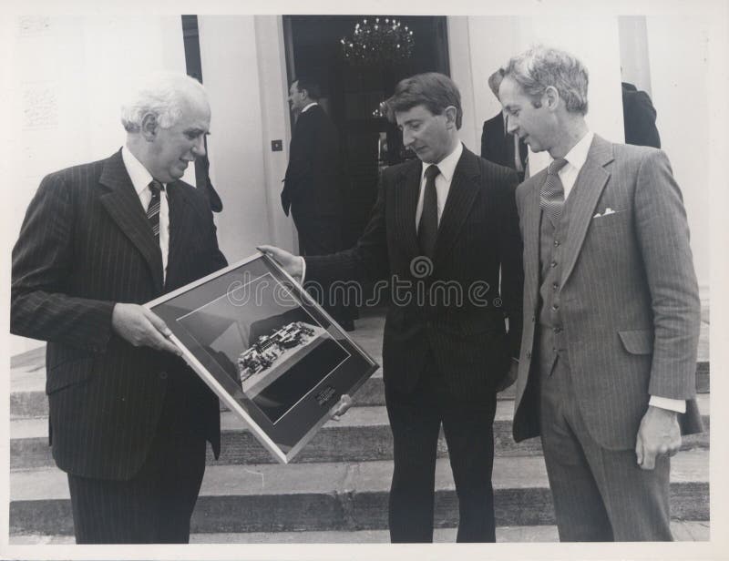 Presentation Of Portrait Of Phase 1 Development, NIHE Limerick Picture ...