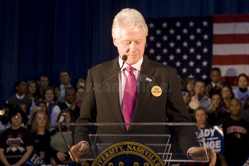 President Bill Clinton Giving Speech Editorial Image - Image of giving ...