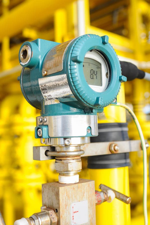 Pressure Transmitter in Oil and Gas Process , Send Signal To Controller ...