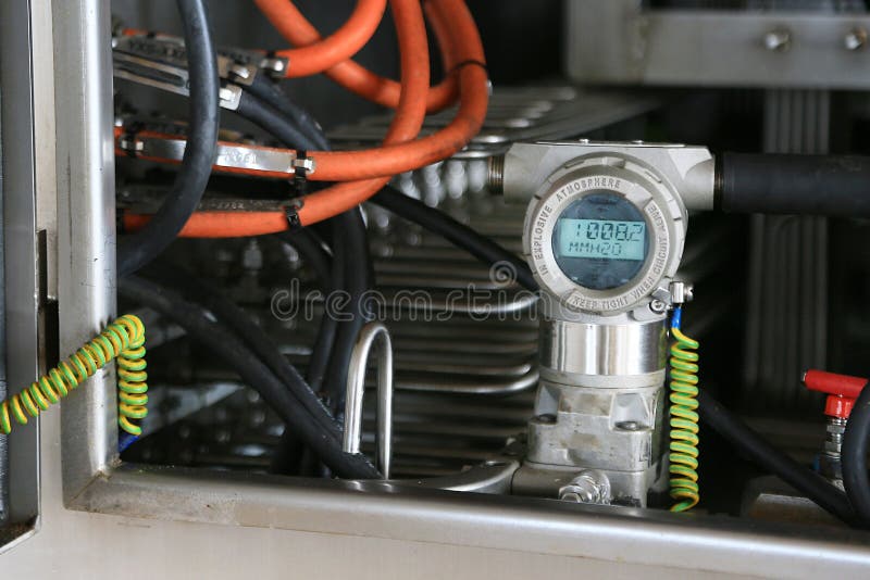 Pressure Transmitter in Oil and Gas Process, Send Signal To Controller ...