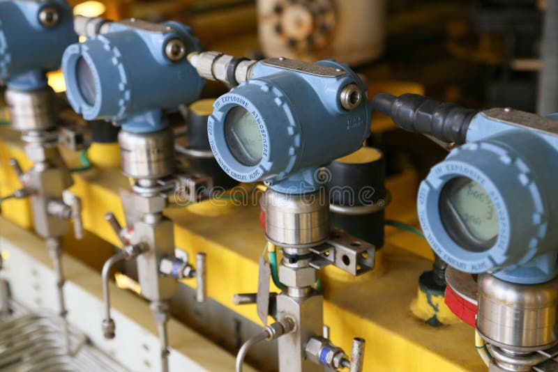 Pressure Transmitter in Oil and Gas Process , Send Signal To Controller ...