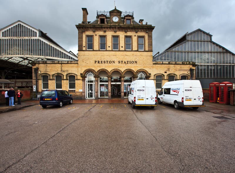 Platforms 2 and 3 Preston Railway Station Editorial Photo - Image of ...