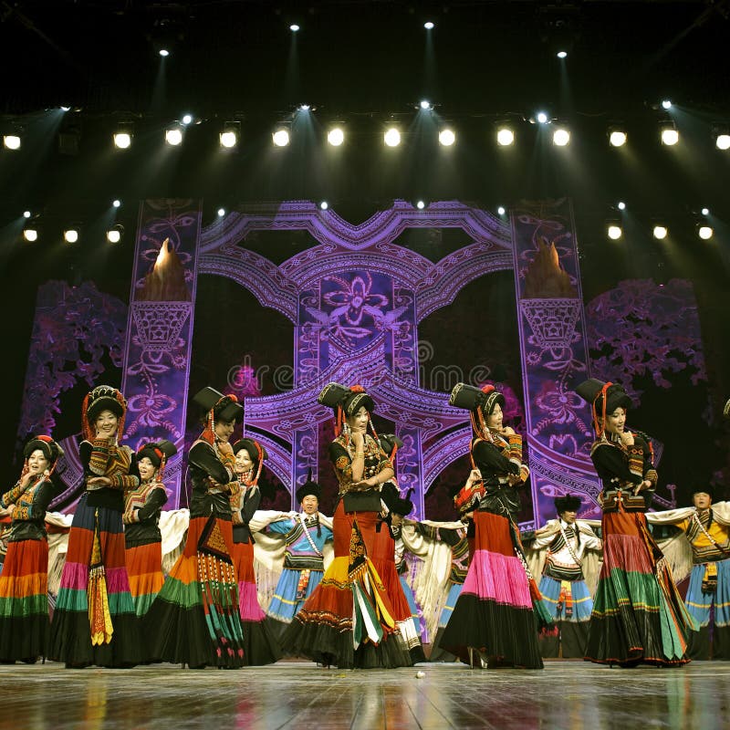 Pretty Chinese Ethnic Dance of Yi Nationality Editorial Photo - Image ...