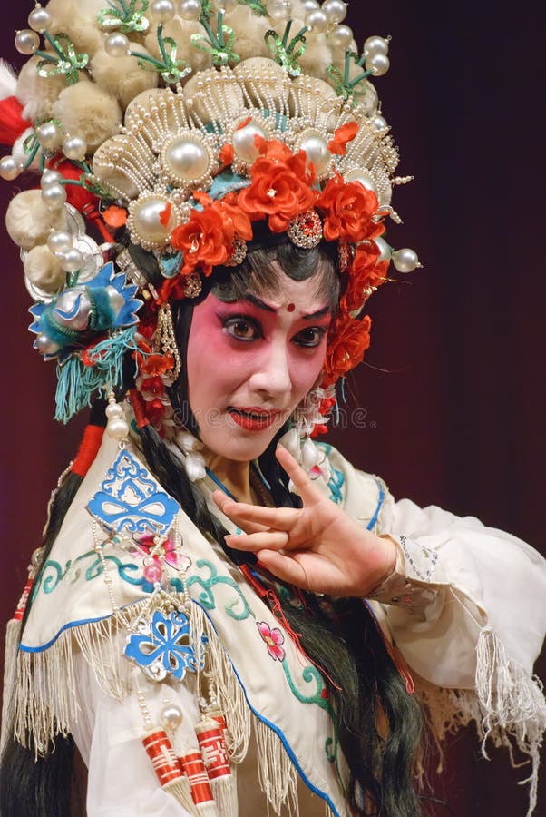 Pretty Chinese Opera Actress Stock Photo - Image of active, grace: 17147732