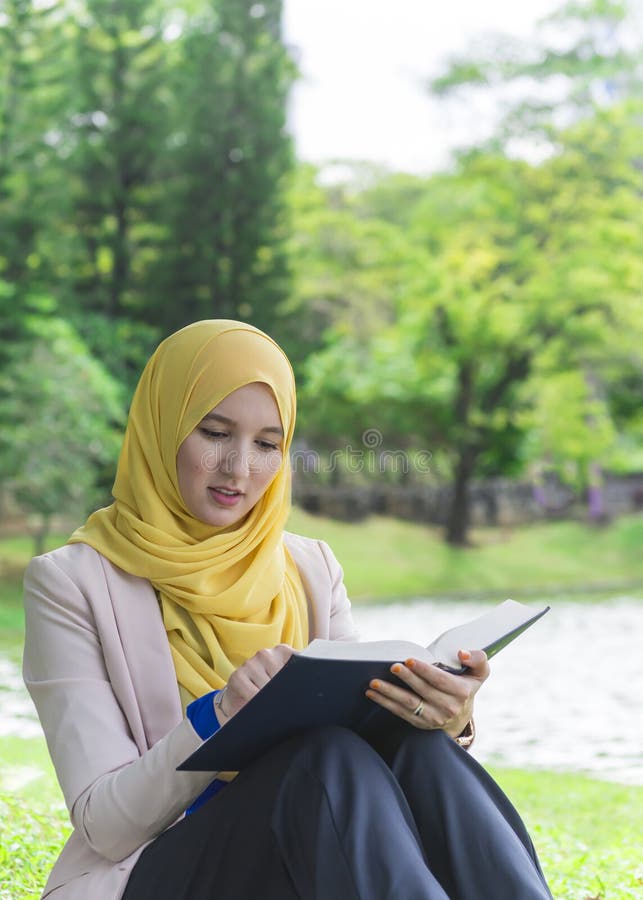 Pretty College Student Enjoy Reading and Thinking in the Park Stock ...
