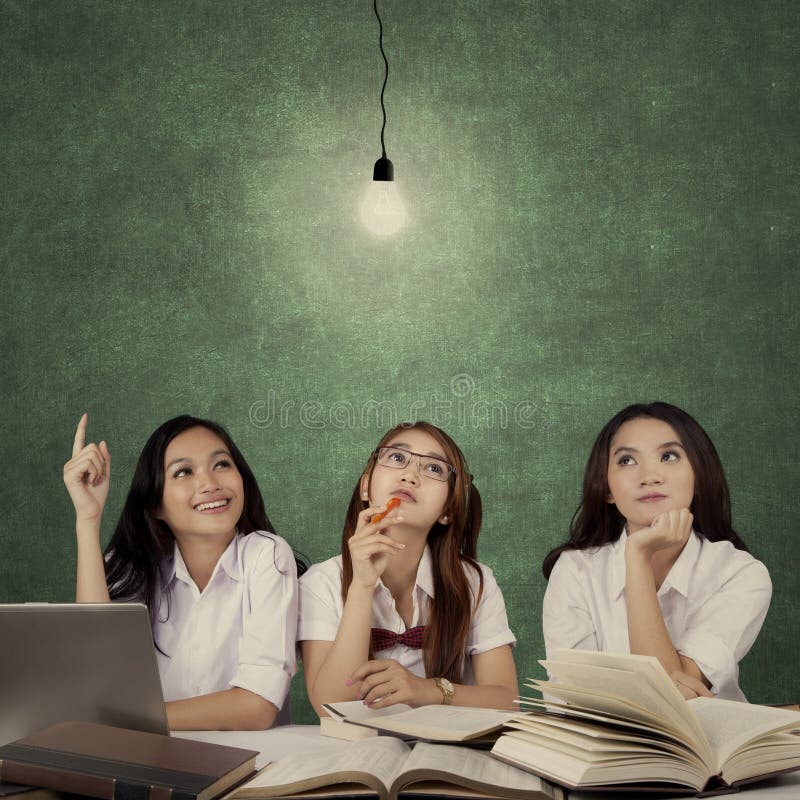 Student Reading Book Under Bulb Tree Stock Photos - Free & Royalty-Free ...