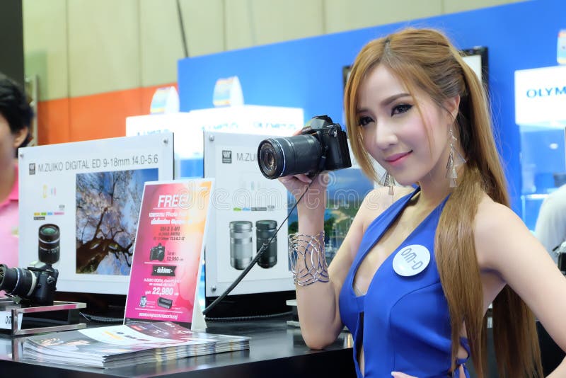 Pretty girl editorial image. Image of girl, pretty, present - 47609620