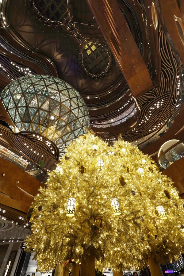 A Pretty Gold Themed Christmas Tree in a Mall 21 Dec 2020 Stock Photo ...