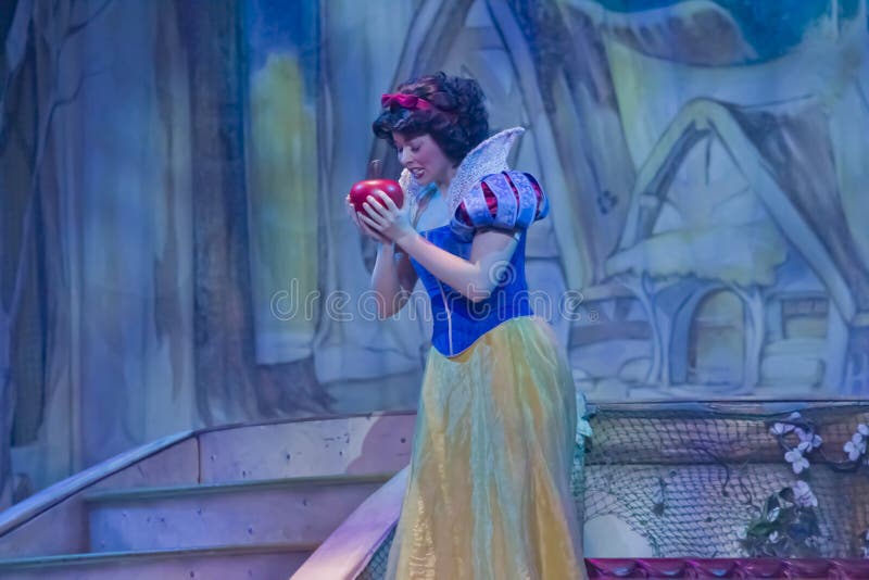 Pretty Snow White after Biting Apple Editorial Photography - Image of ...