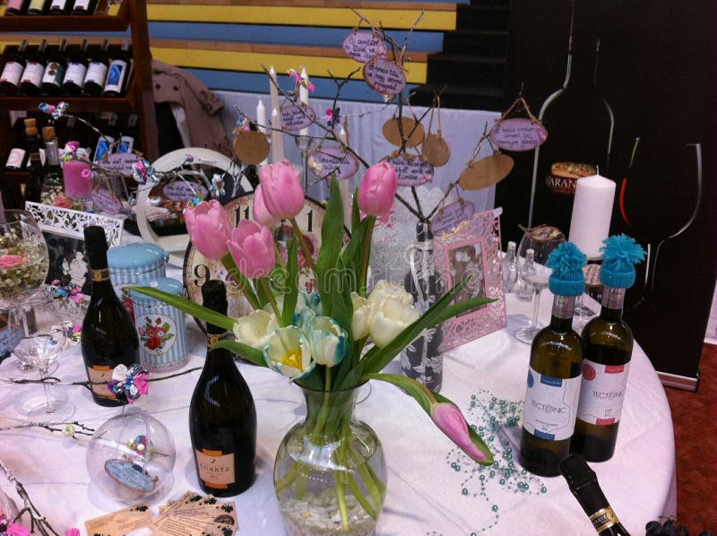 Pretty Table editorial photo. Image of expo, vine, shop - 75239101