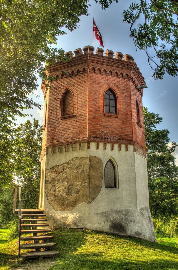Edificio viejo en Priekule imagen de archivo. Imagen de europeo - 65065621