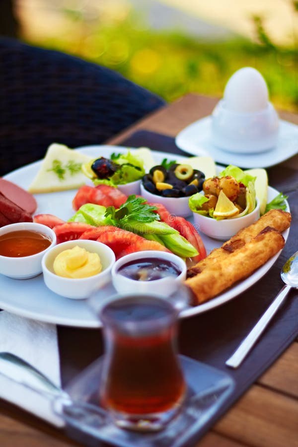 Prima Colazione Turca Con Formaggio, Vari Inceppamenti, Fried Eggs Ed ...