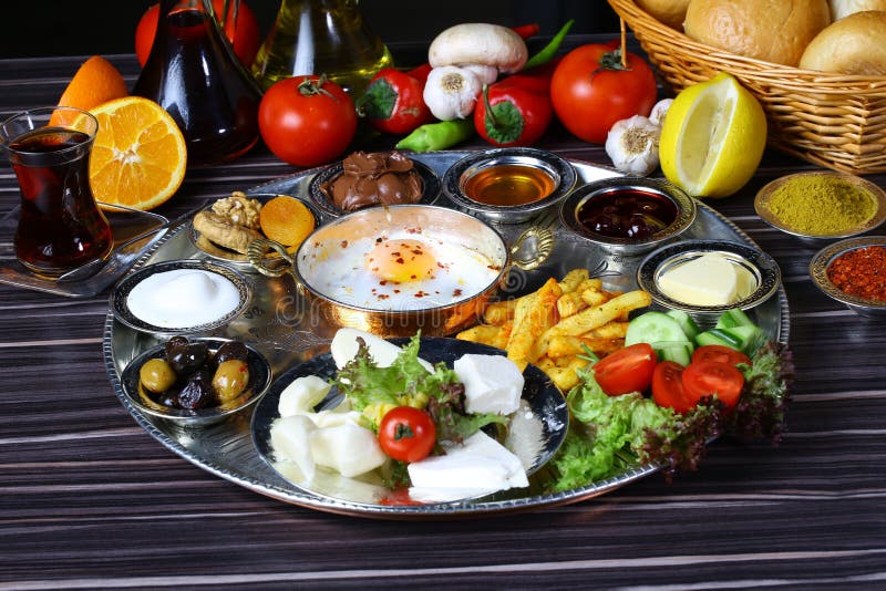 Prima Colazione Turca Ricca E Deliziosa Immagine Stock - Immagine di ...