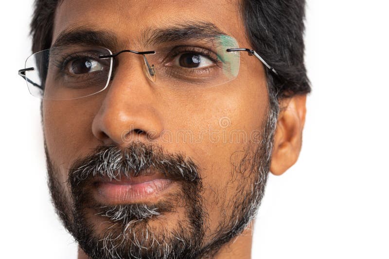 Primer Con La Cara Del Hombre Indio Foto de archivo - Imagen de estudio ...