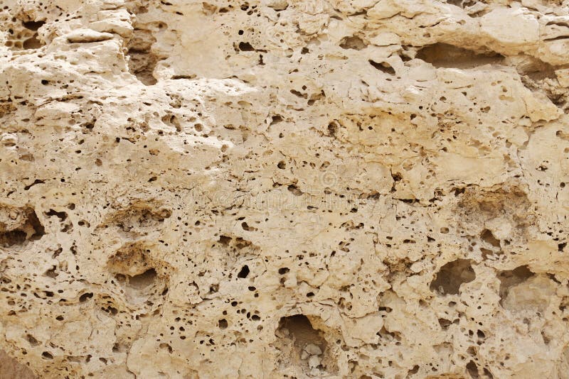 La Piedra Caliza Disuelta Goteando El Agua Ha Formado Ambas Estalagmitas Y Estalactitas, Y La ...