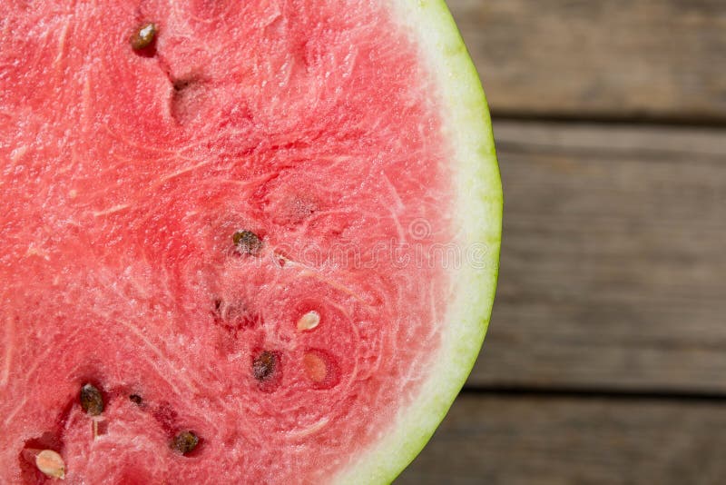 Sandía partida en dos foto de archivo. Imagen de primer - 7000852