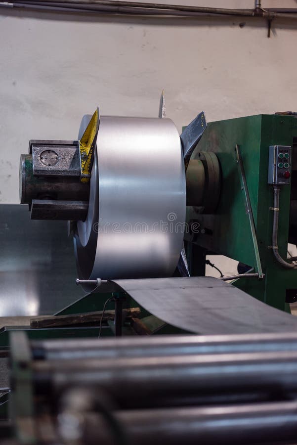 Primer Del Rollo De La Hoja De Metal Foto de archivo - Imagen de ...