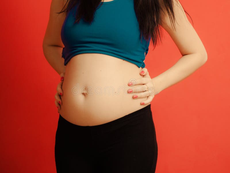 Primer En La Panza De La Mujer Embarazada Imagen de archivo - Imagen de ...