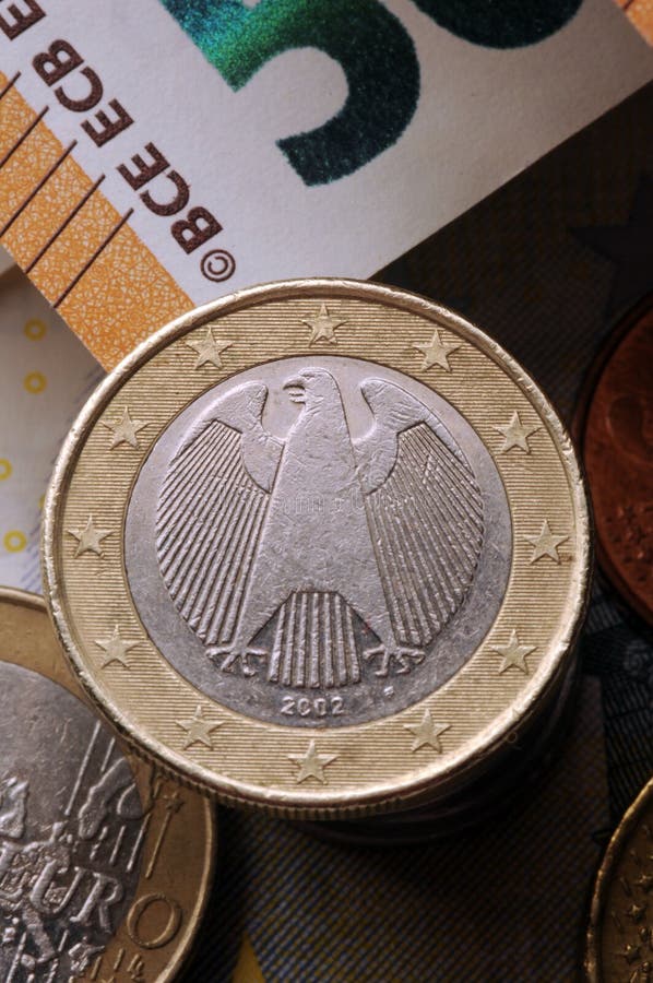 Primer Plano De La Moneda Alemana En Euros Foto de archivo - Imagen de ...