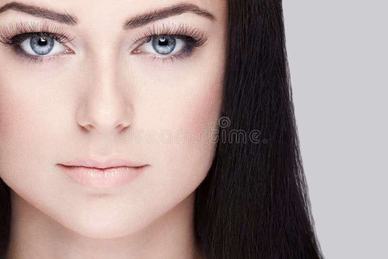 Primer Trigueno Hermoso De La Mujer Foto de archivo - Imagen de labios ...