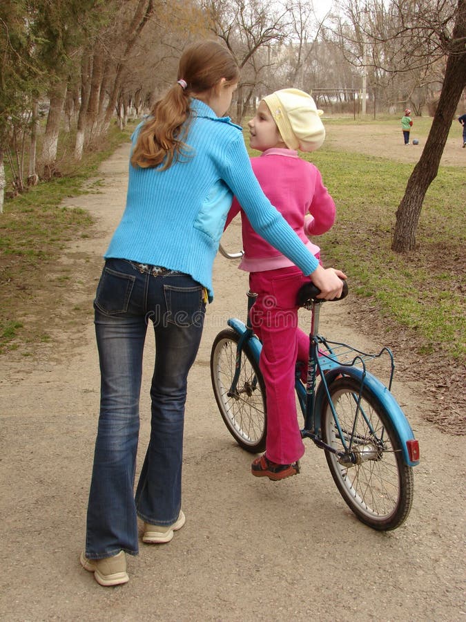 Primero Completando Un Ciclo Imagen de archivo - Imagen de adolescente ...